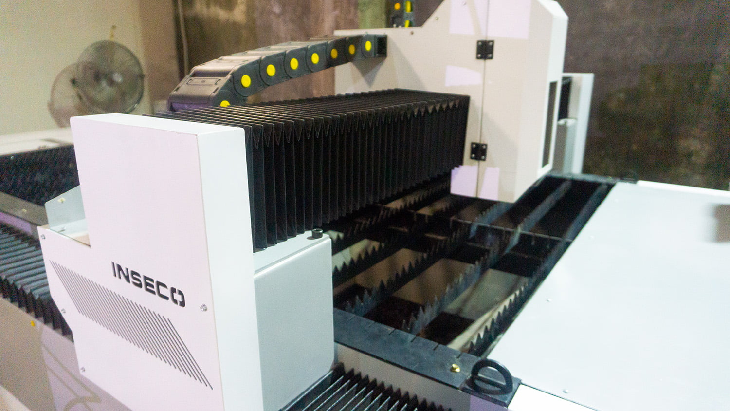 Apa Itu CNC Laser Cutting / Laser Cut ? Pengertian Dan Fungsinya