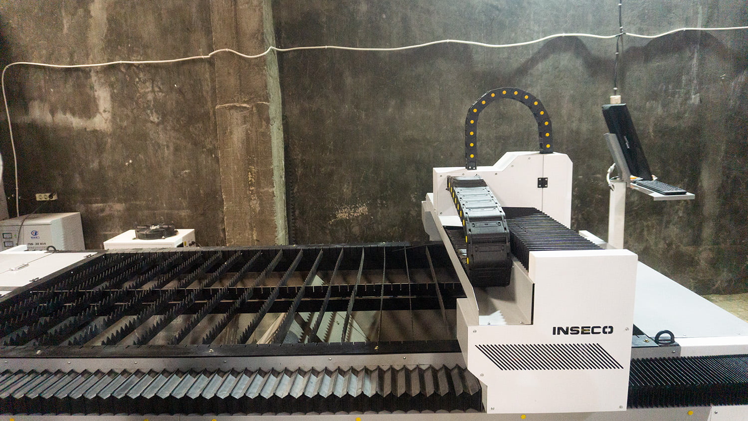 Harga Mesin Laser Cutting Plat Besi Merk INSECO