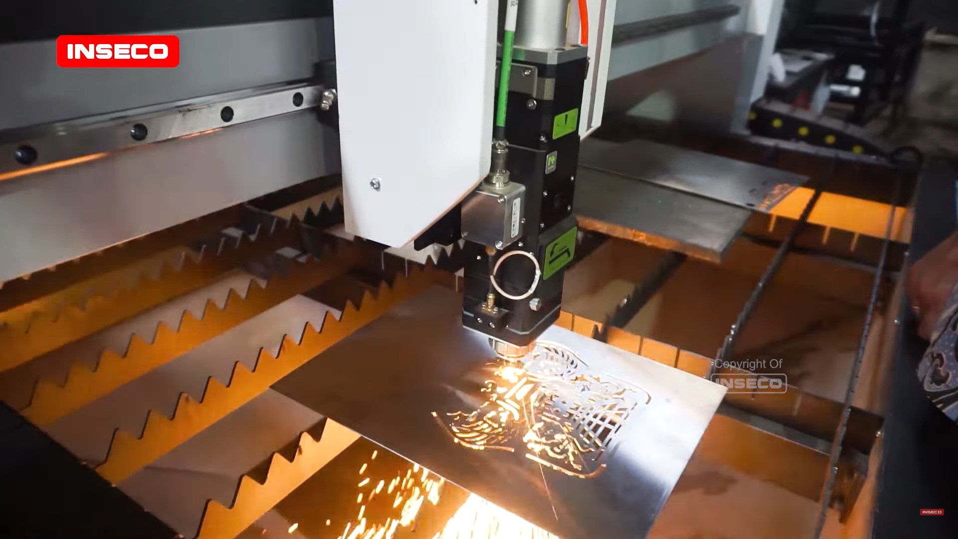 Jual Mesin Laser Cutting Plat Besi Otomatis INSECO - Potong Besi Cepat ...